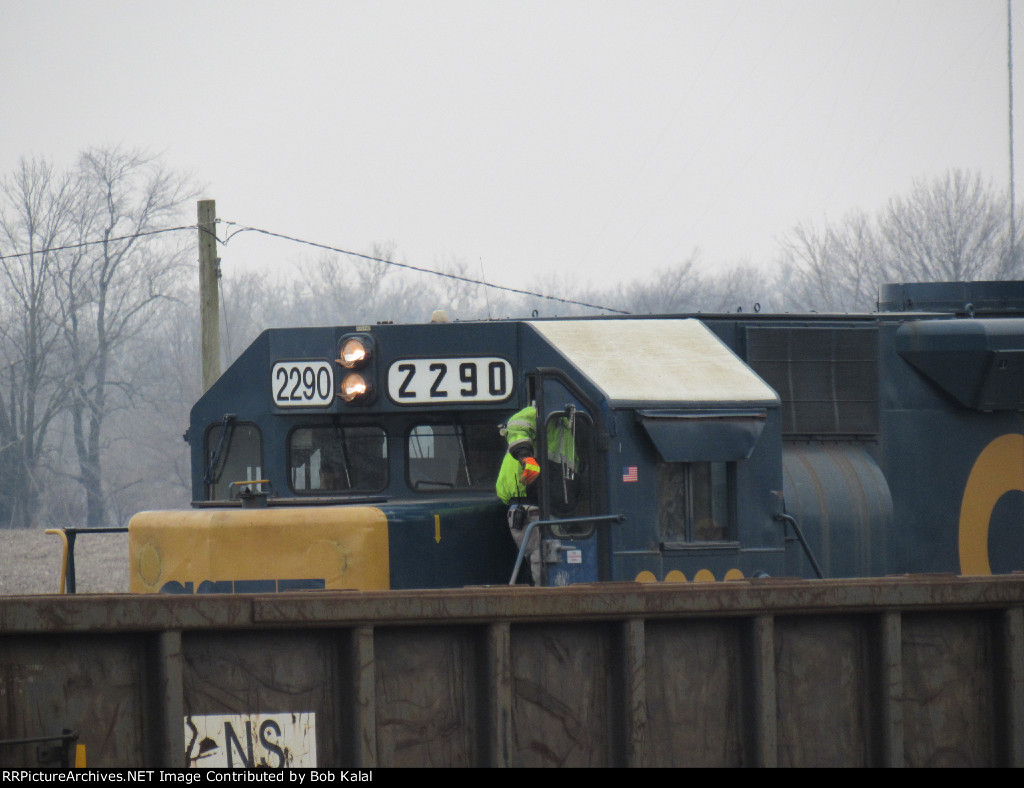 CSX 2290 CSX 6484 doing some switching in the north yard